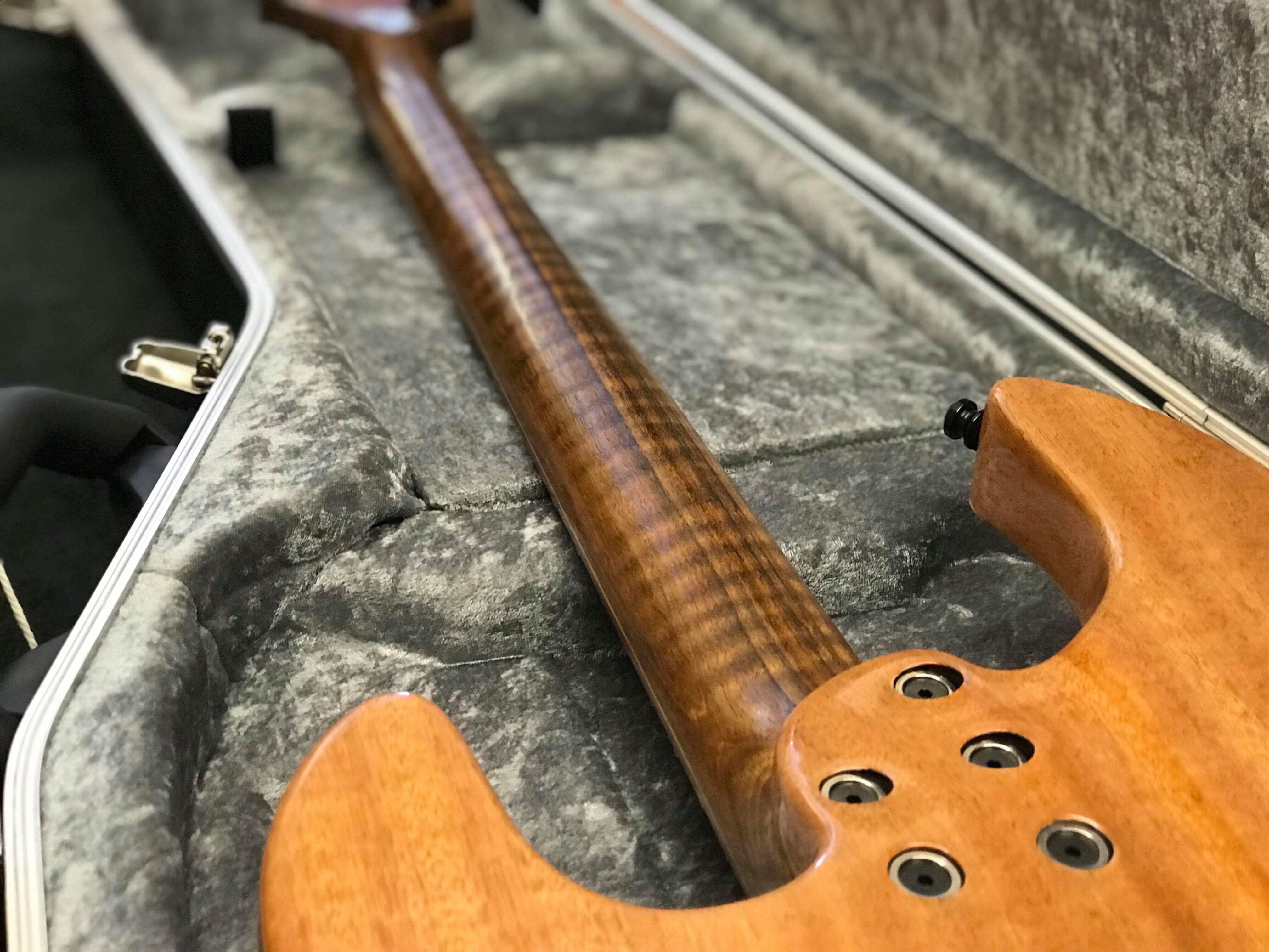 GUITAR GALLERY • Grainger Guitars